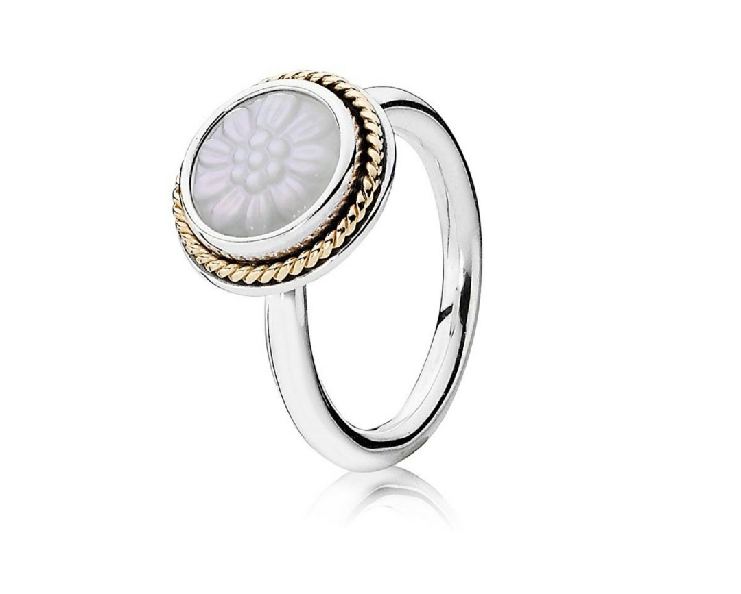 Pandora Daisy Signet with Mother of Pearl Ring, Women's Fashion ...