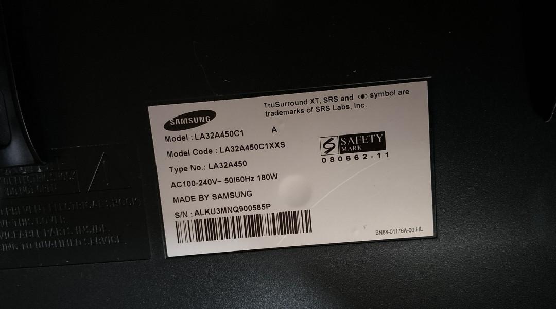 Samsung 32 LCD TV + wall mount, TV & Home Appliances, TV ...