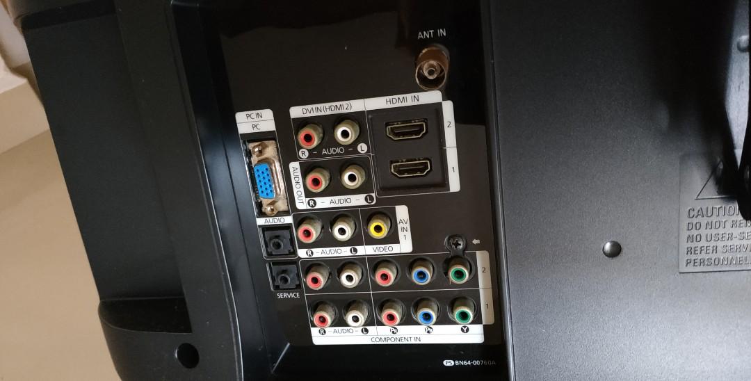 Samsung 32 LCD TV + wall mount, TV & Home Appliances, TV ...
