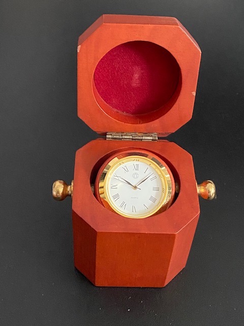 Singapore Souvenir Clock, Hobbies & Toys, Memorabilia & Collectibles ...