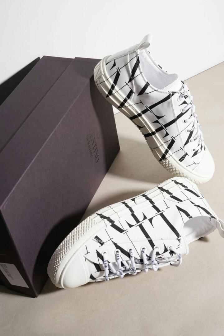 VALENTINO Men Sneaker, Fesyen Pria, Sepatu , Sneakers di Carousell