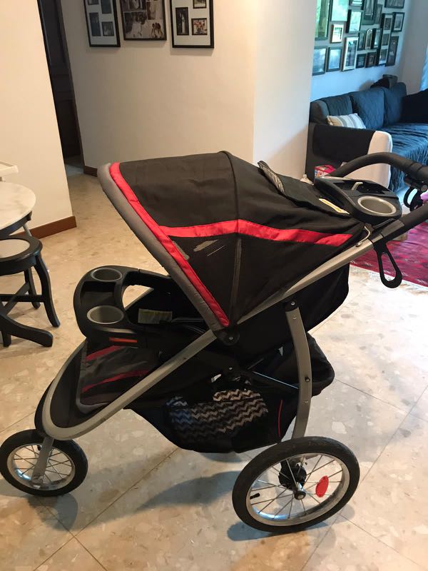 Graco Running Stroller, Babies & Kids, Going Out, Strollers on Carousell