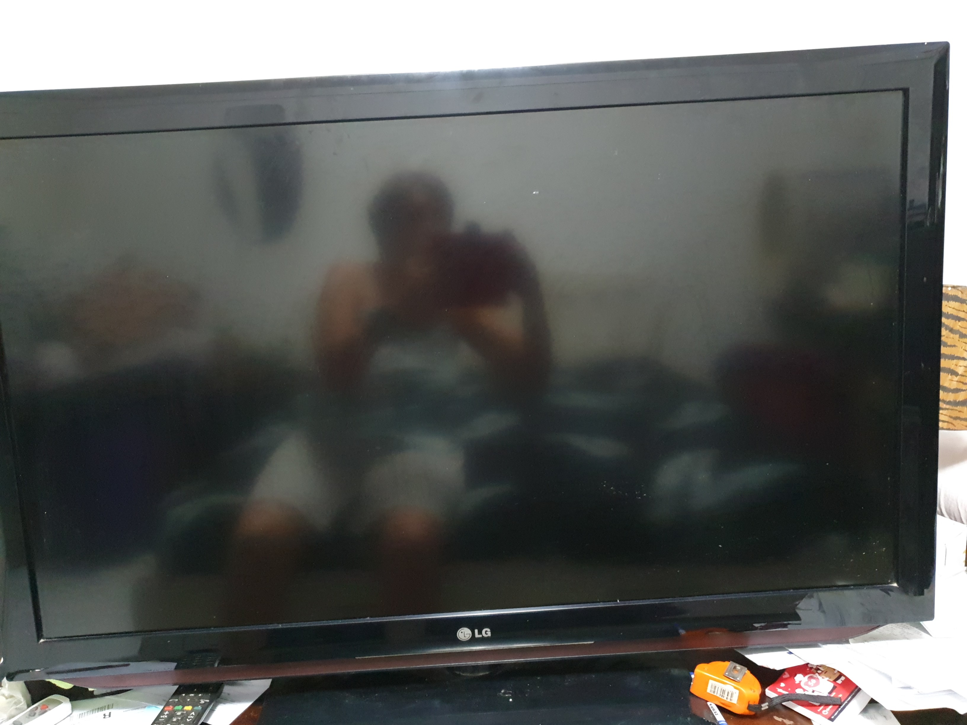 LG 40 inc TV FHD, TV & Home Appliances, TV & Entertainment, TV on Carousell