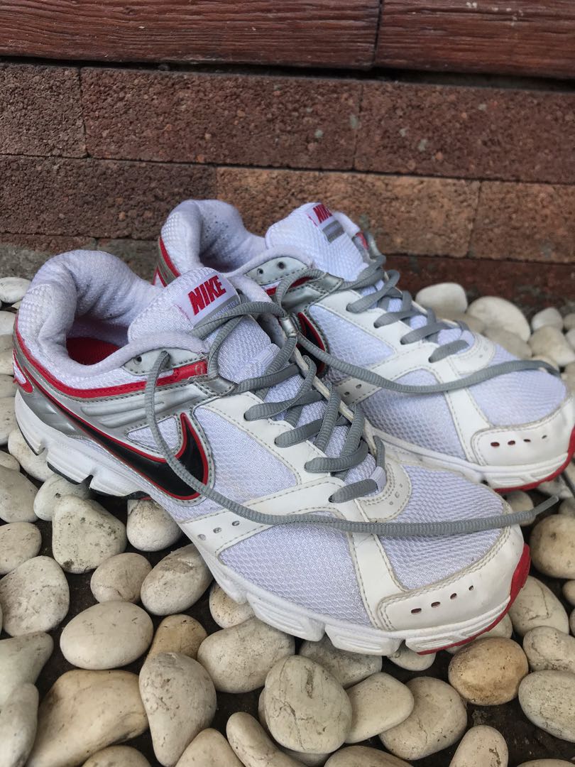 Nike runing second, Fesyen Pria, Sepatu , Sneakers di Carousell