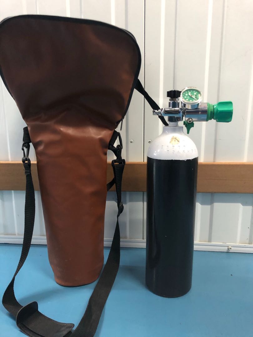 Portable Oxygen tank, hydrostatic pressure checked and medical oxygen ...
