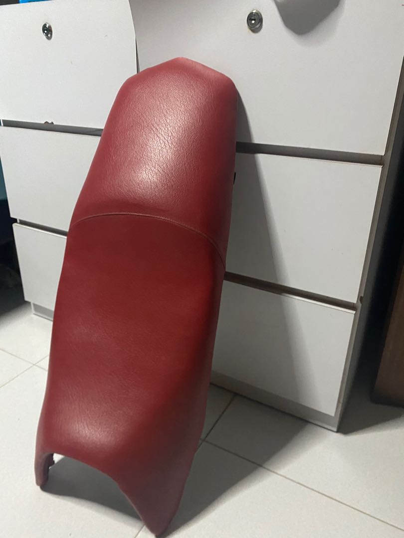 r15 v1 seat, Motorcycles, Motorcycle Accessories on Carousell