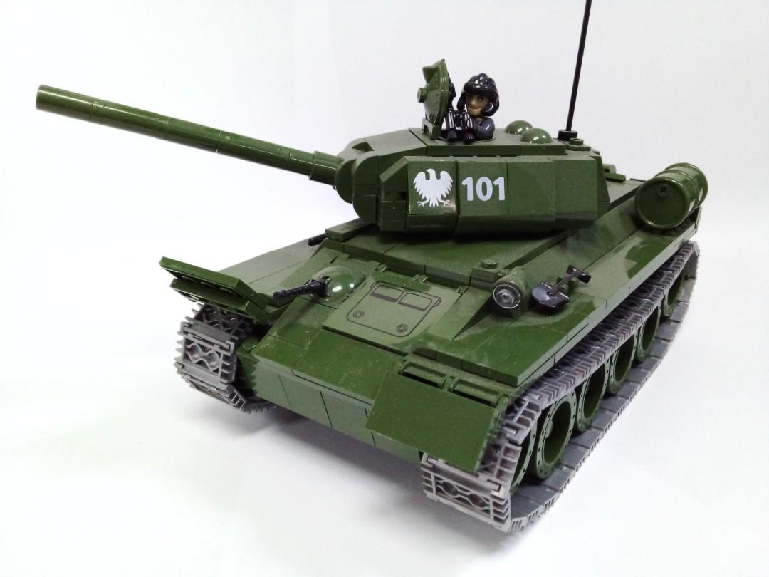Cobi Soviet T-34/85 brick tank, Hobbies & Toys, Toys & Games on Carousell