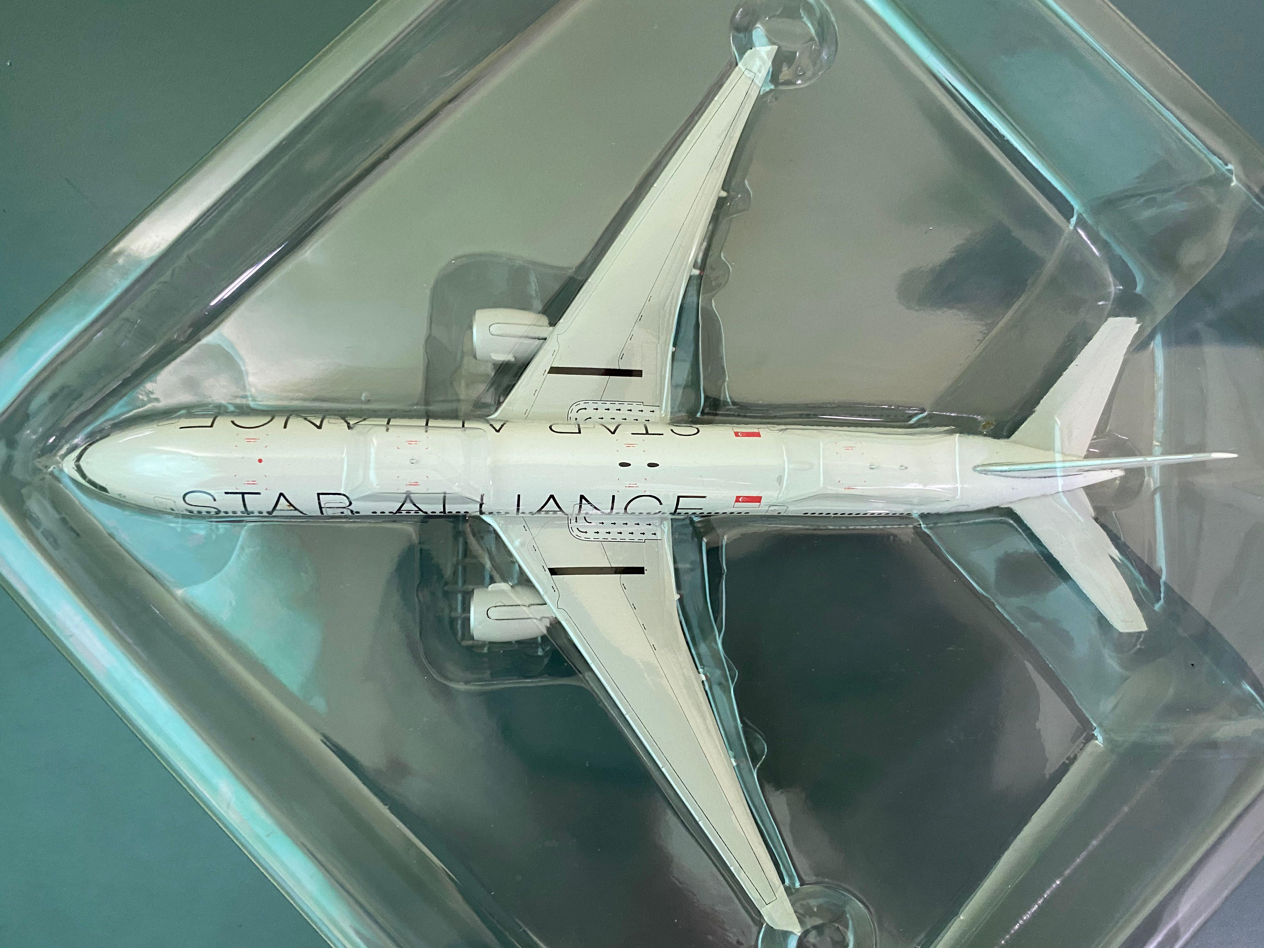 Singapore Airlines SQ SIA Boeing 777-300 Star Alliance livery 9V-SYL ...