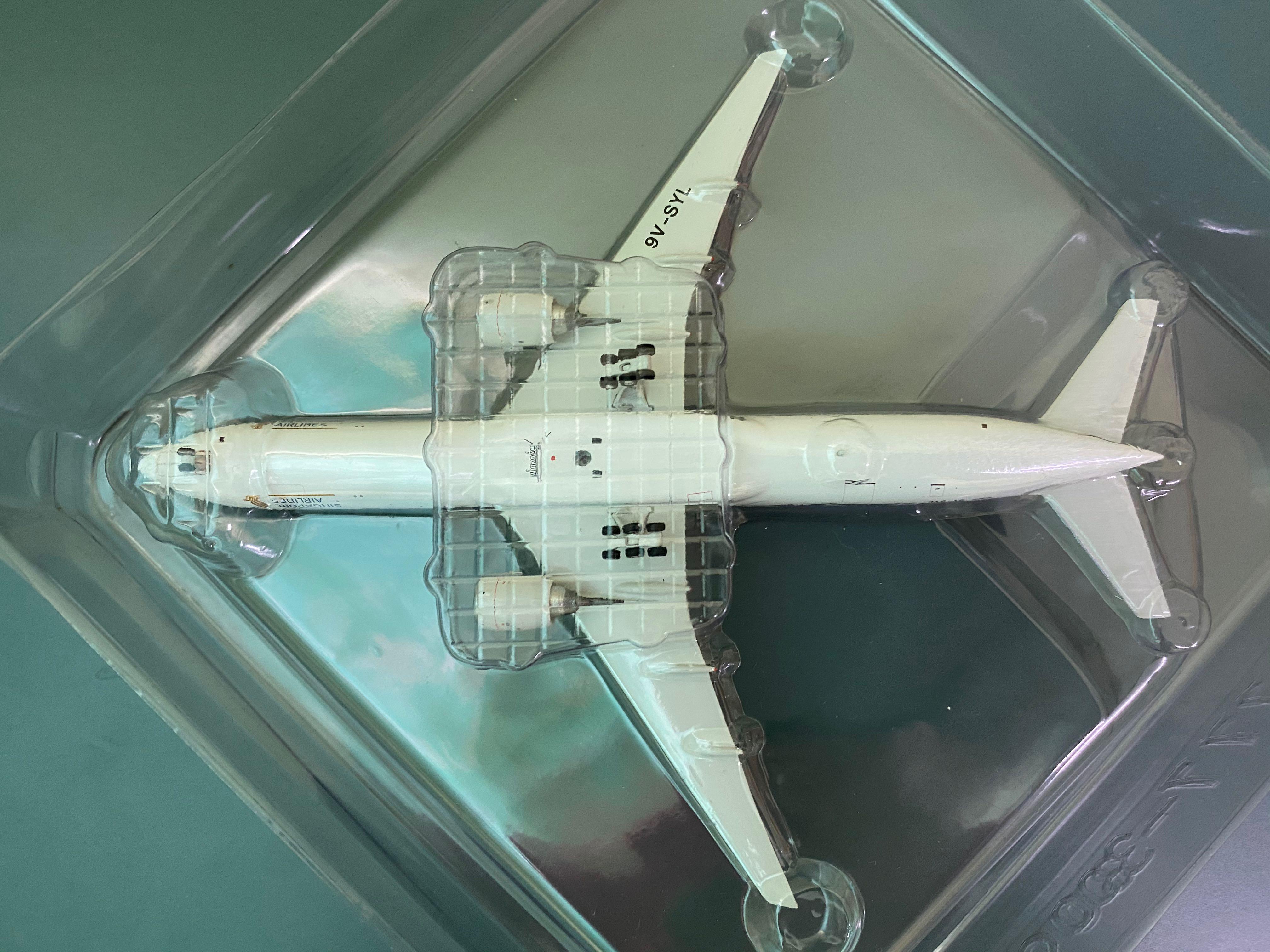 Singapore Airlines SQ SIA Boeing 777-300 Star Alliance livery 9V-SYL ...