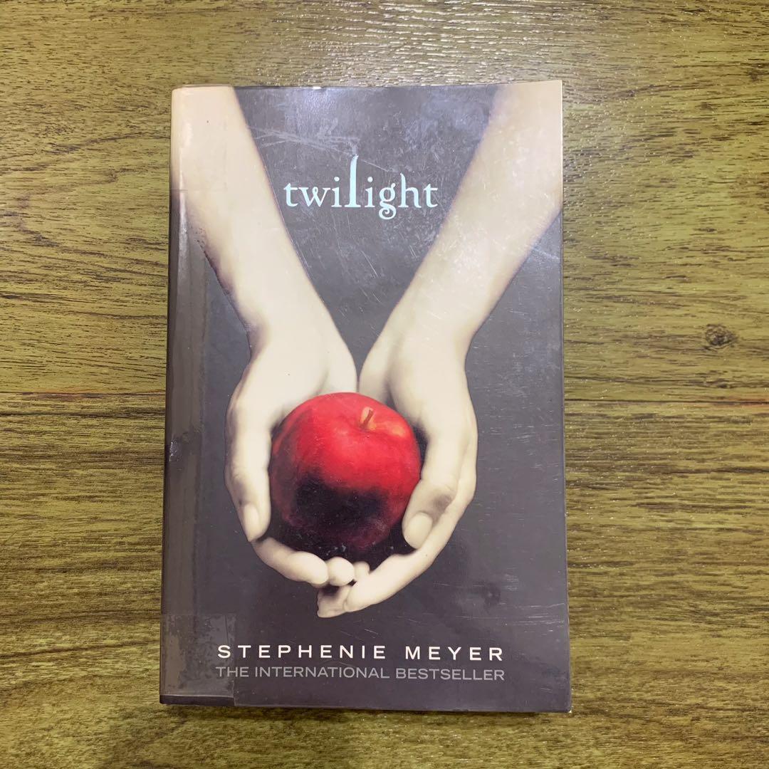 twilight by stephenie meyer, Hobbies & Toys, Books & Magazines, Fiction ...