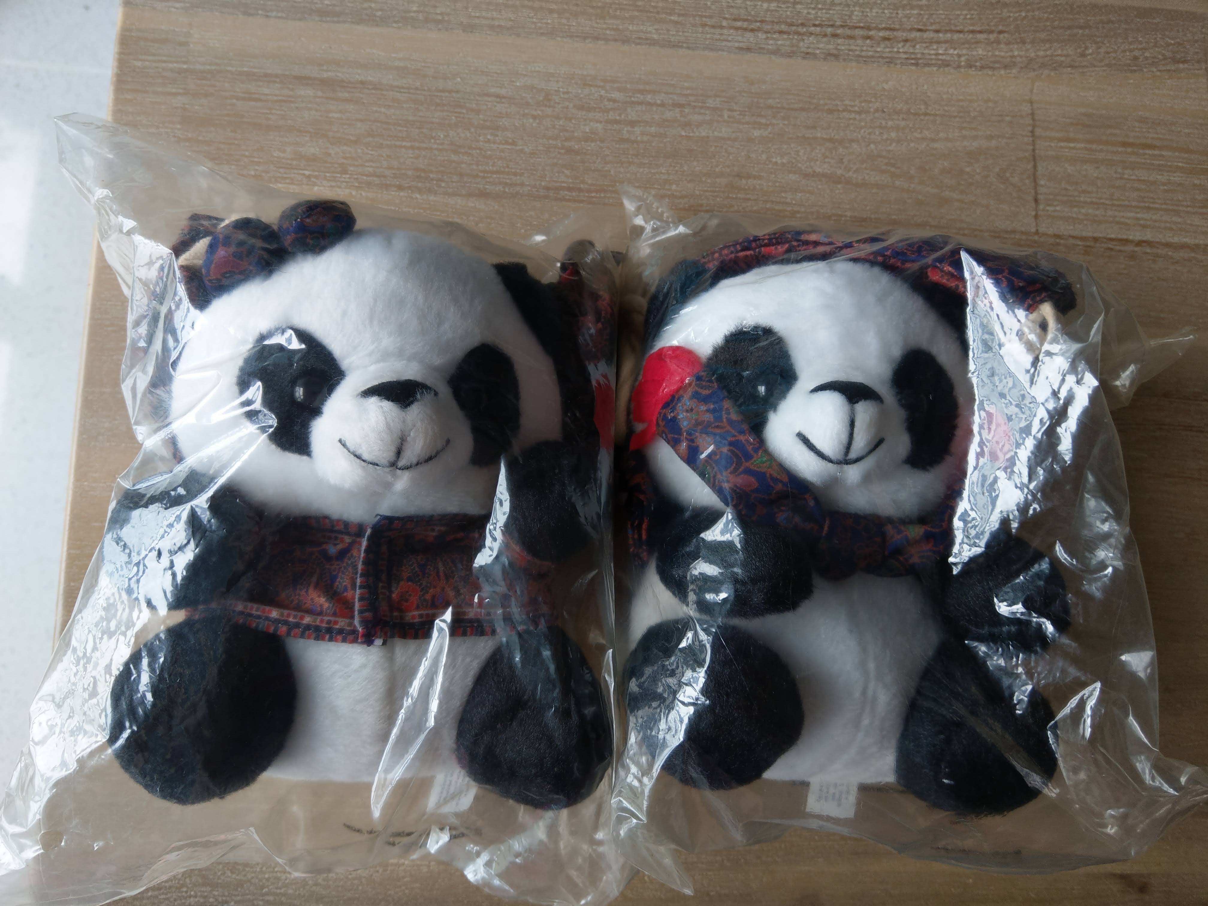 SIA batik panda limited edition set, Hobbies & Toys, Memorabilia ...