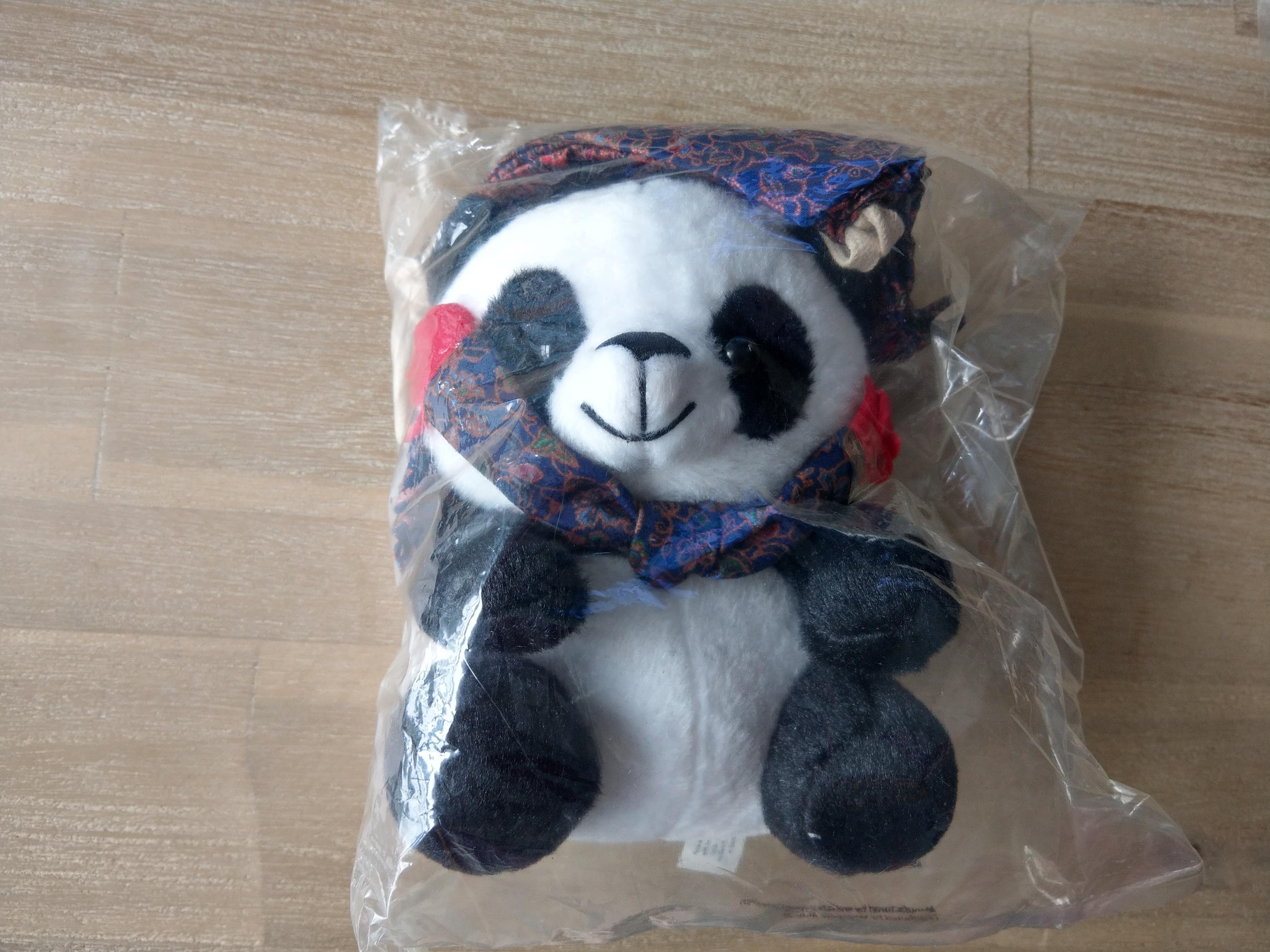 SIA batik panda limited edition set, Hobbies & Toys, Memorabilia ...