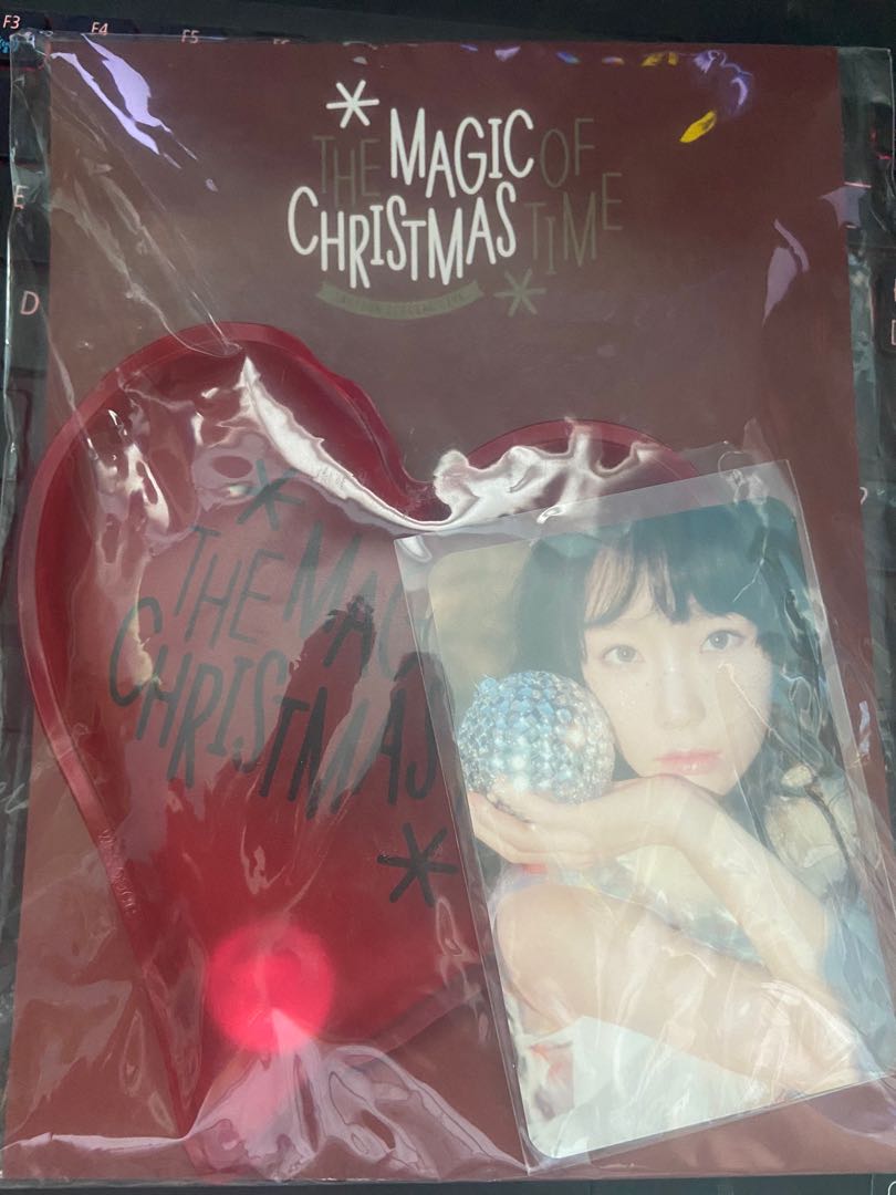 Taeyeon concert merch - handwarmer, Hobbies & Toys, Memorabilia ...