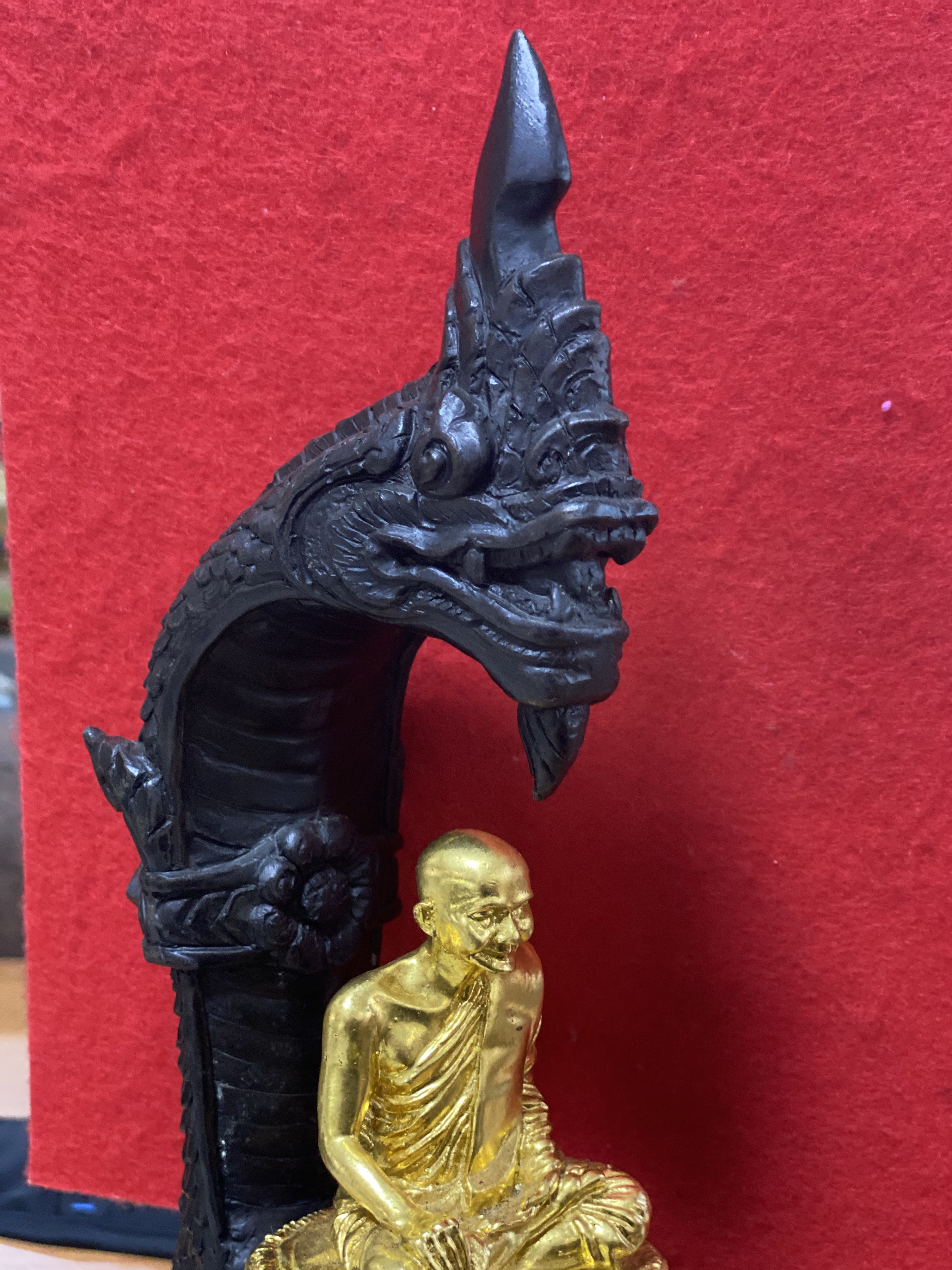 Dragon LP thuad Statue Stand, Hobbies & Toys, Memorabilia ...