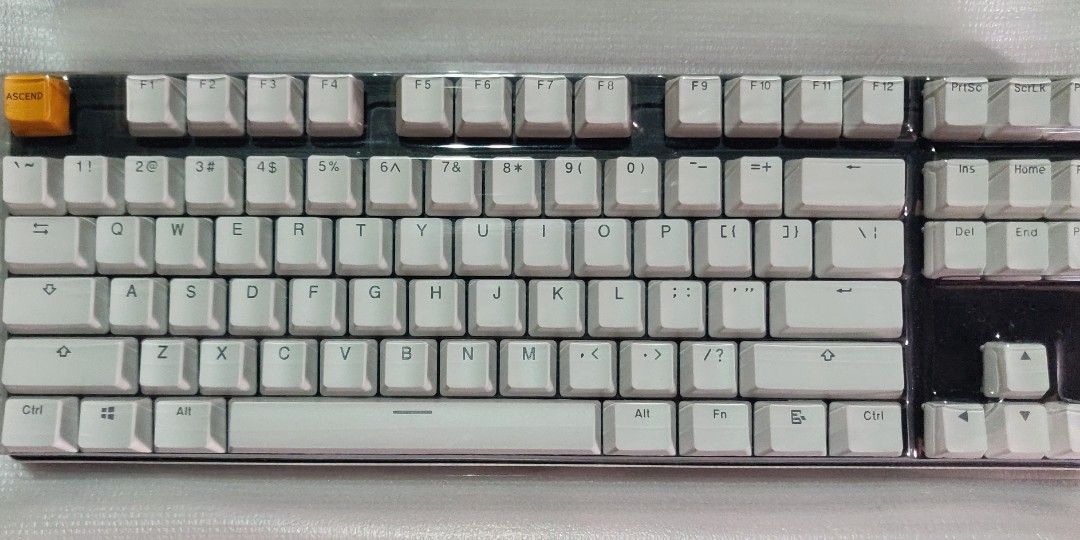 Keyboard : GMMK TKL Barebones + Feker Pandas + GMMK White Ice Keycaps ... Keyboard : GMMK TKL Barebones + Feker Pandas + GMMK White Ice Keycaps ...