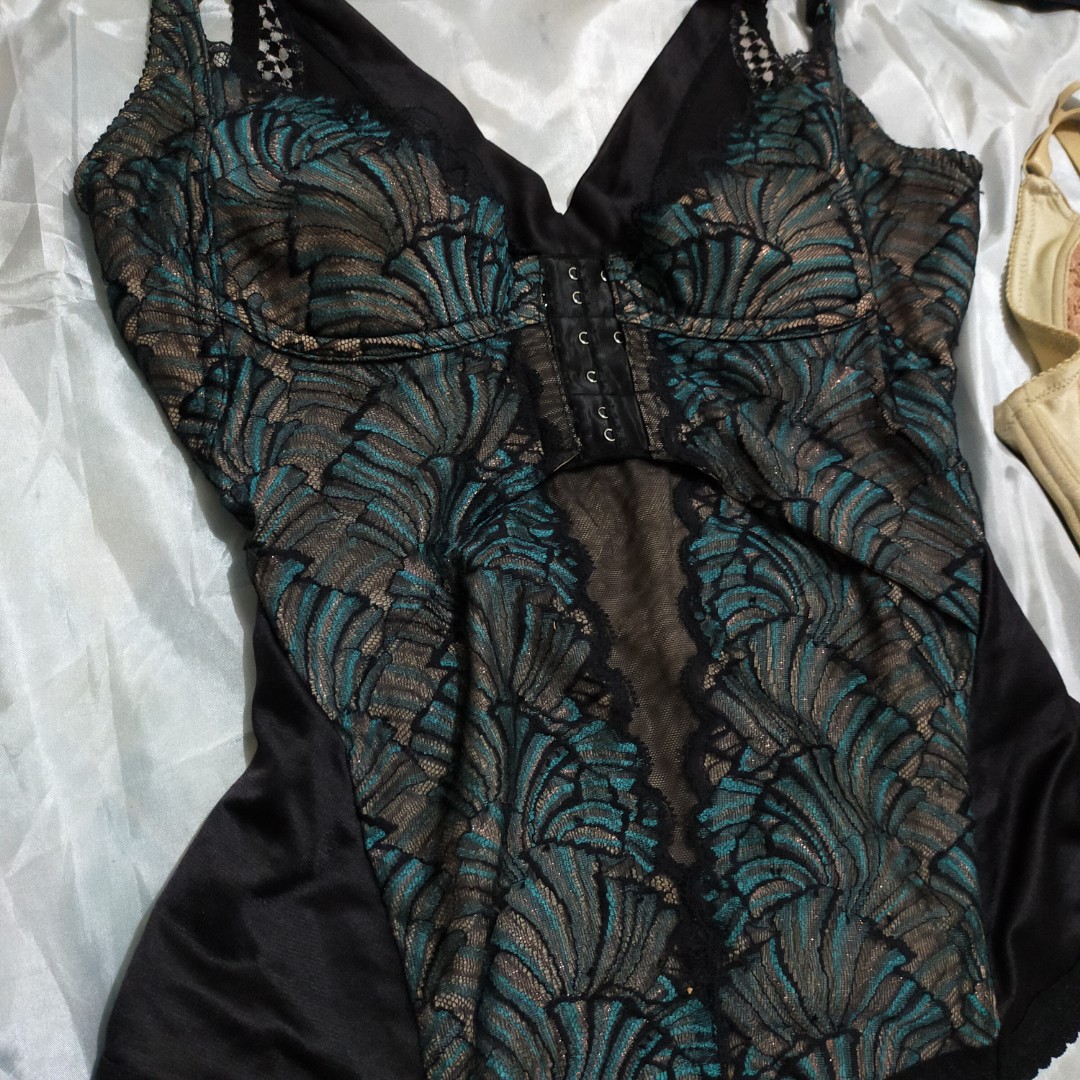 SOLD Korset bustier longtorso edisi hitam, Fesyen Wanita, Pakaian ...