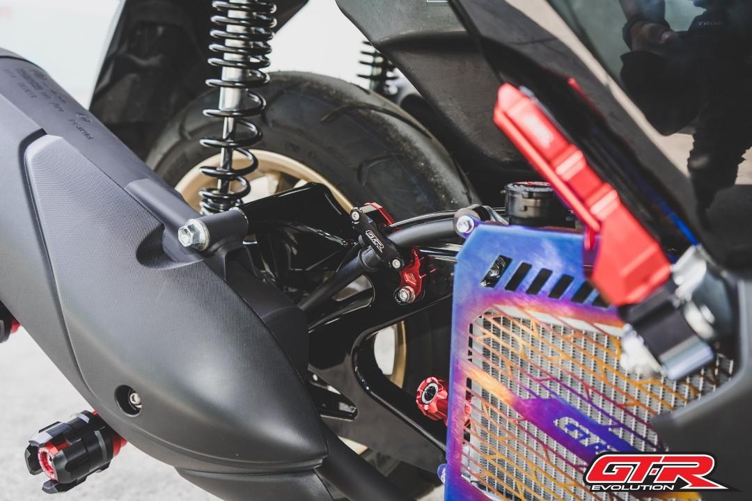 Nmax 2020 GTR Footrest, Motorcycles, Motorcycle Accessories on Carousell