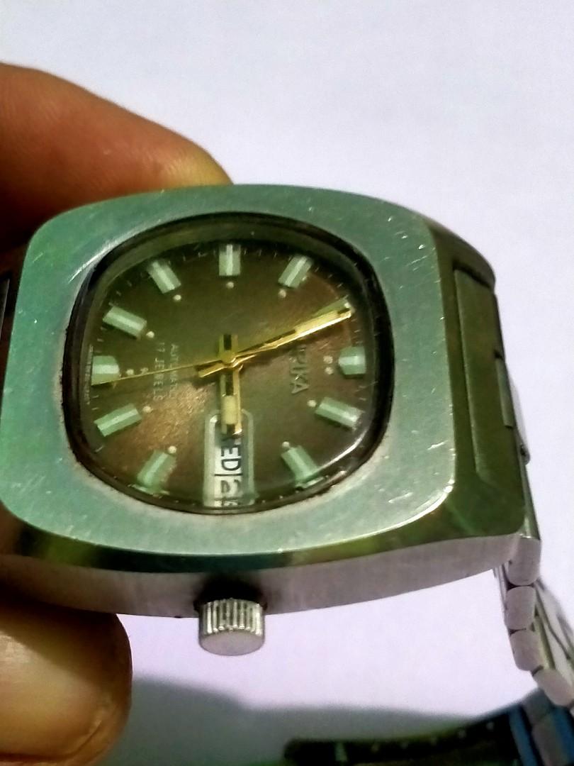 vintage Urika automatic, Women's Fashion, Jewelry & Organizers ...