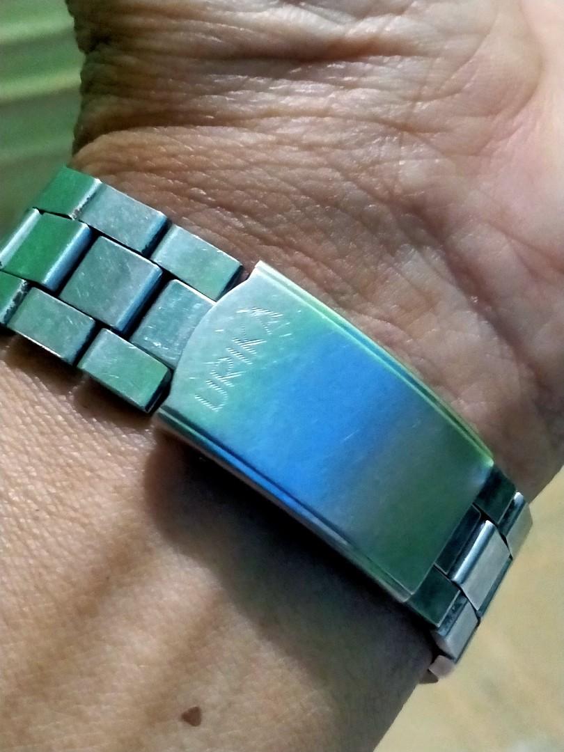 vintage Urika automatic, Women's Fashion, Jewelry & Organizers ...