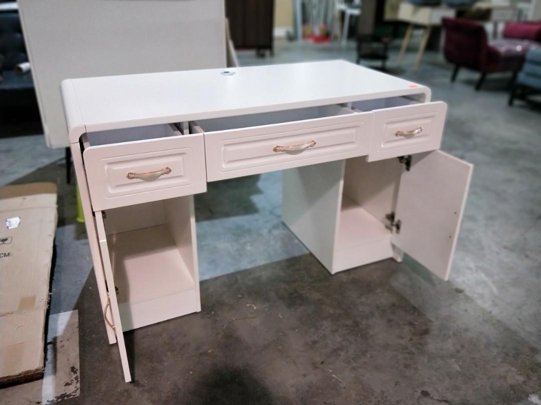 RAENER Victorian Writing Desk, Furniture, Tables & Chairs on Carousell