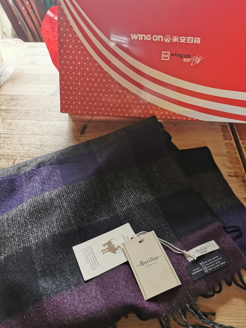 Berillio Cashmere scarf 頸巾圍巾, 名牌, 服裝 - Carousell