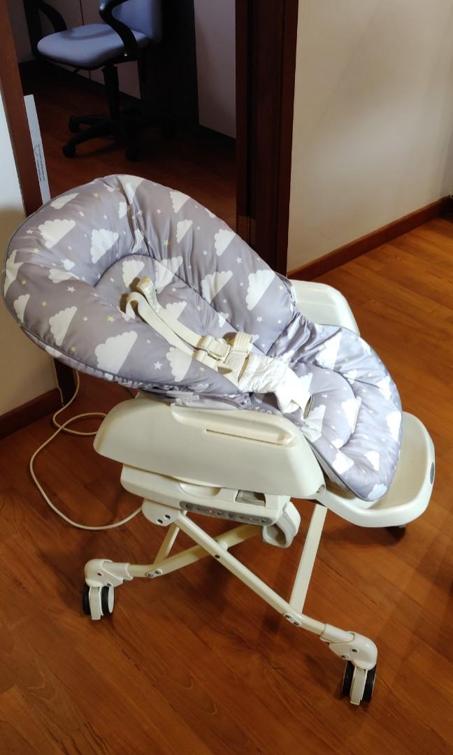 Combi Fealetto Auto Swing, Babies & Kids, Infant Playtime on Carousell