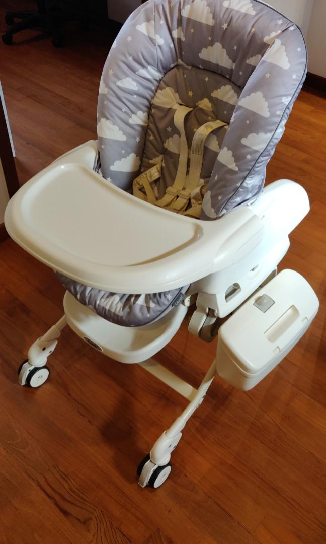 Combi Fealetto Auto Swing, Babies & Kids, Infant Playtime on Carousell