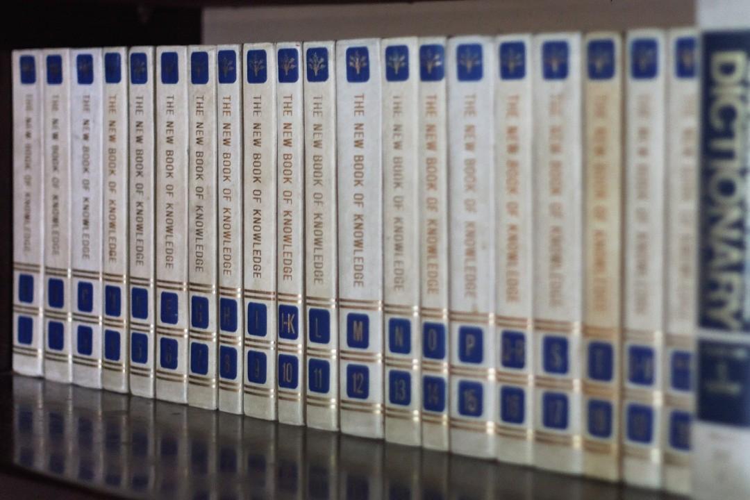 Grolier encyclopedia set 1995, Hobbies & Toys, Books & Magazines ...