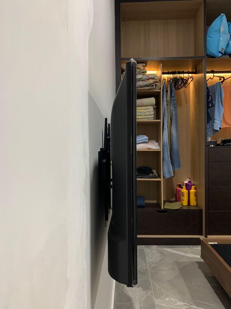 LG 43’ Smart TV (Broken LCD screen), TV & Home Appliances, TV ...