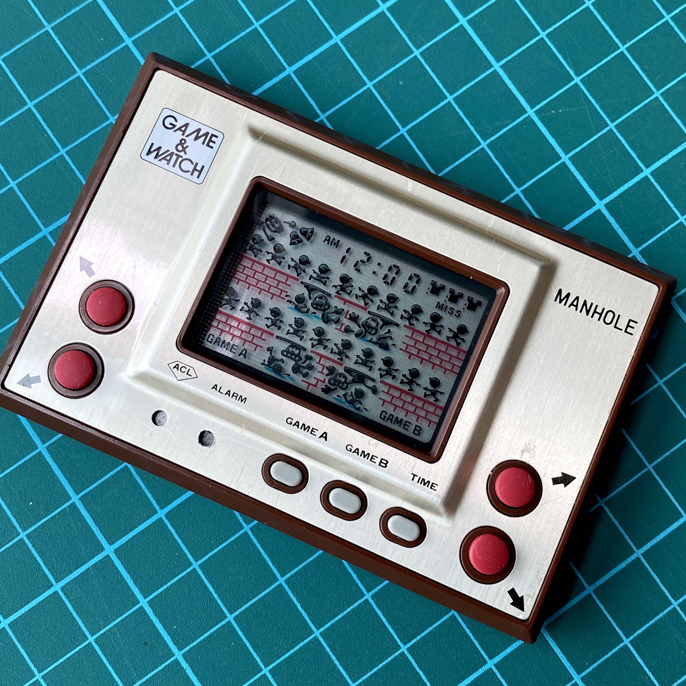 Manhole - Vintage 1981 Game & Watch (Gold-series), Hobbies & Toys ...