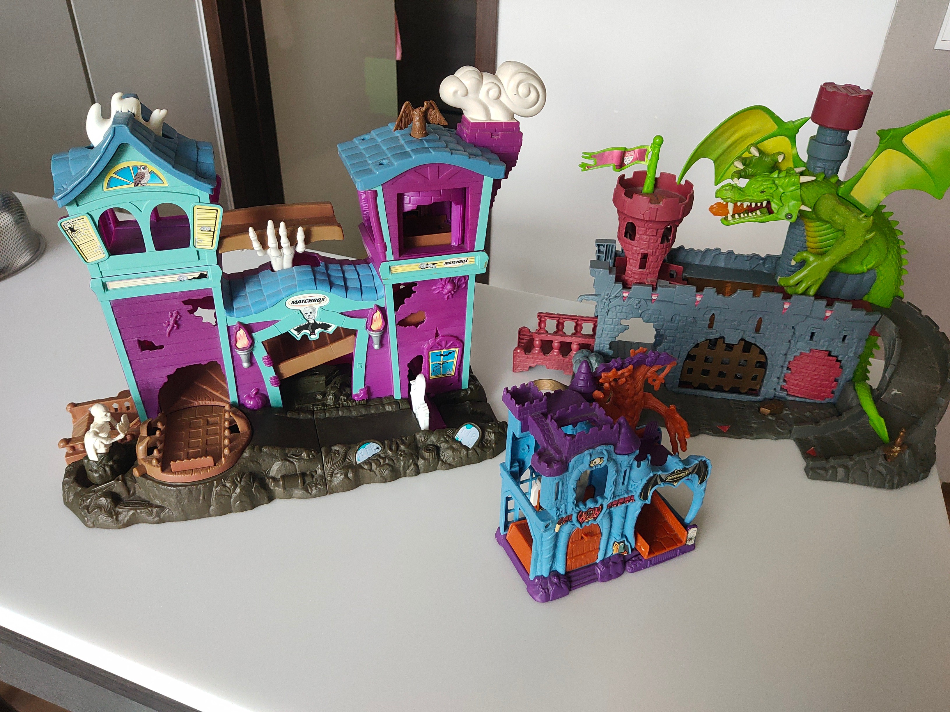 Matchbox Dragon Castle & Ghost House Set, Toys & Games, Others on Carousell
