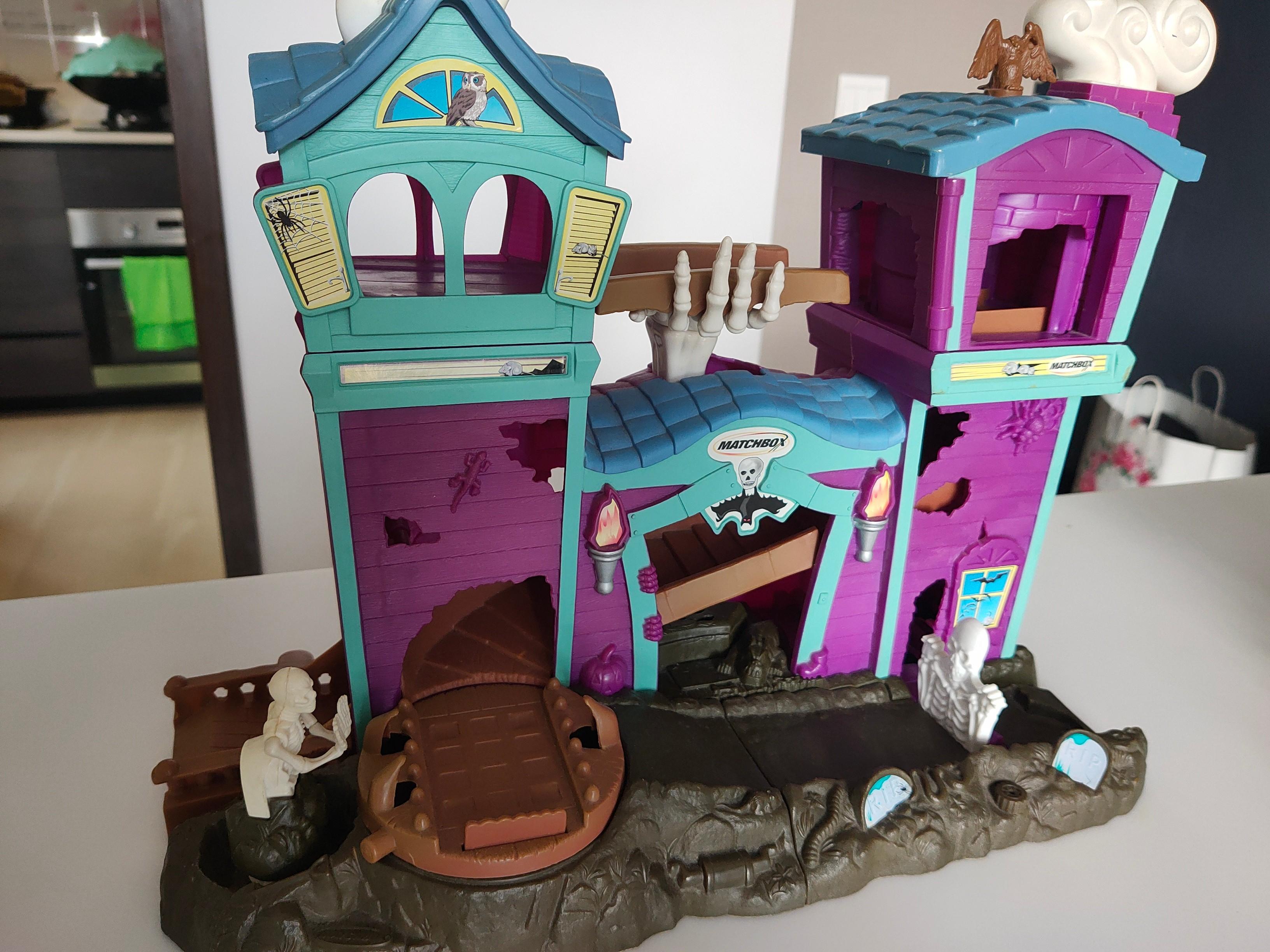 Matchbox Dragon Castle & Ghost House Set, Toys & Games, Others on Carousell