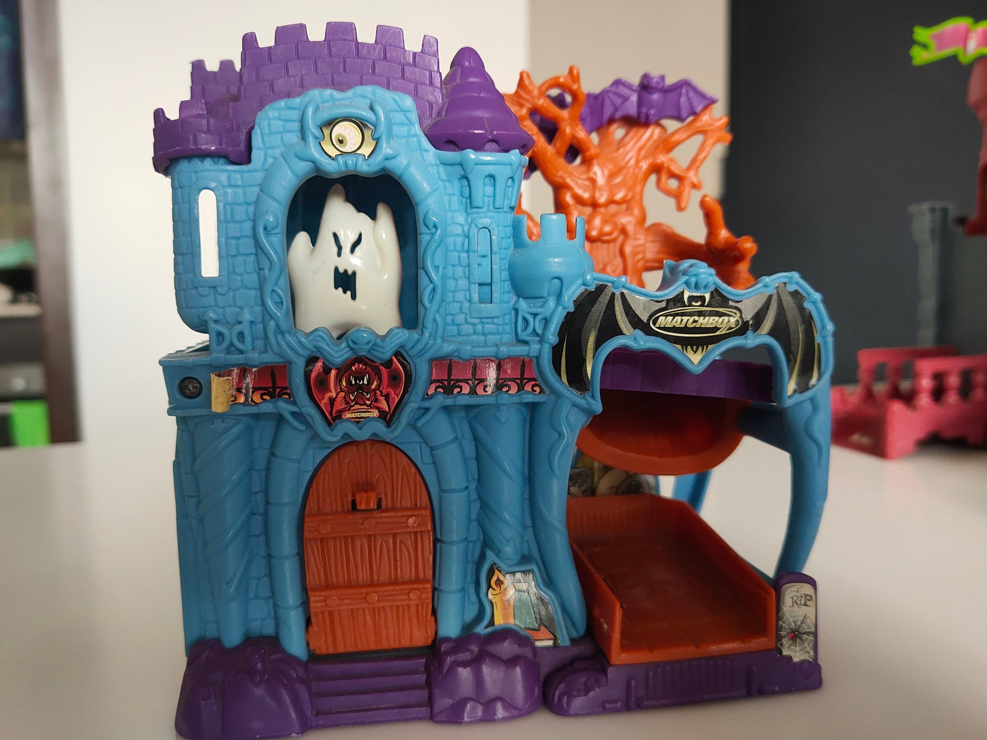 Matchbox Dragon Castle & Ghost House Set, Toys & Games, Others on Carousell