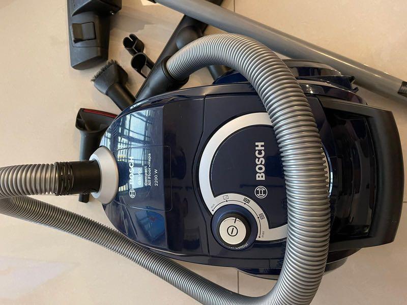BOSCH GS-40 Bagless vacuum cleaner, TV & Home Appliances, Vacuum ...