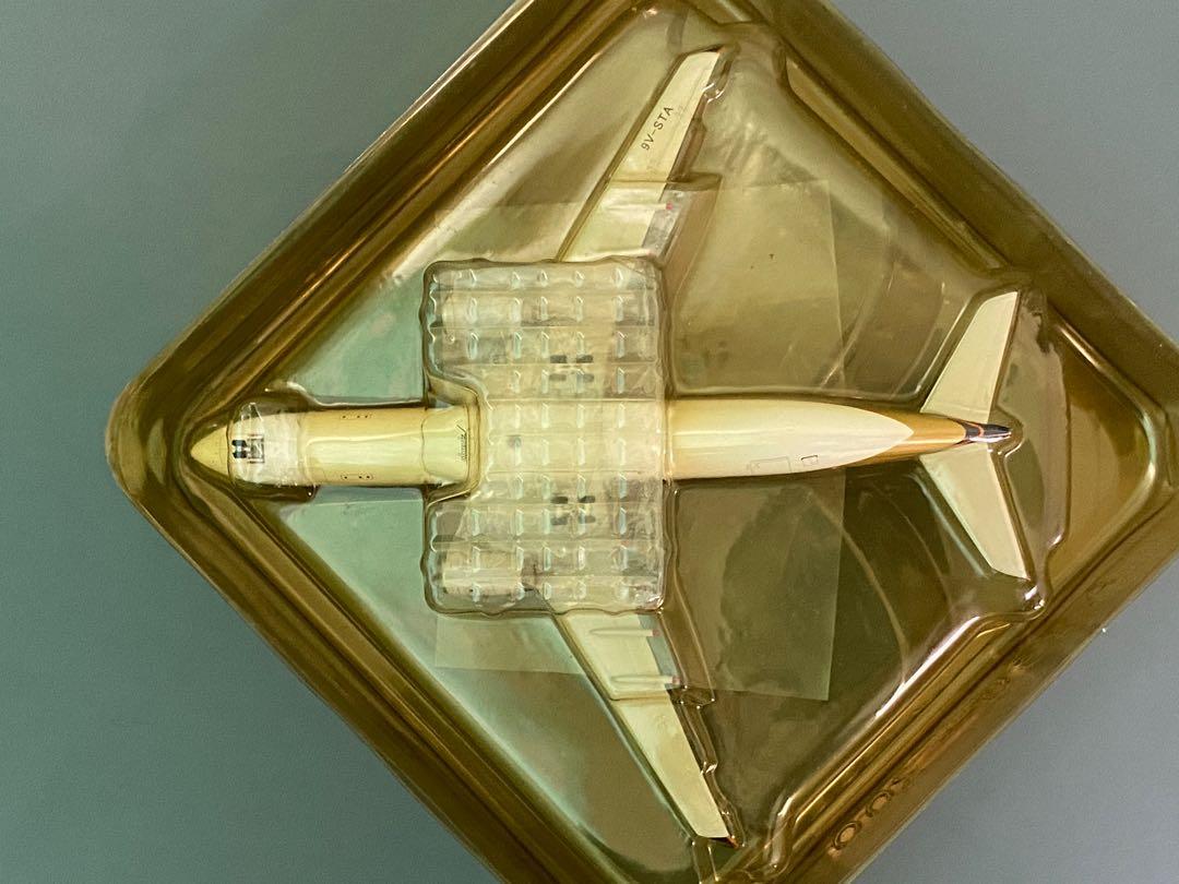 Singapore airlines SQ SIA Airbus A330 9V-STA airplane aircraft model ...