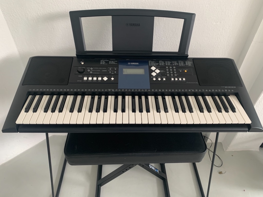 Yamaha PSR-E333 Keyboard, Hobbies & Toys, Music & Media, Musical ...