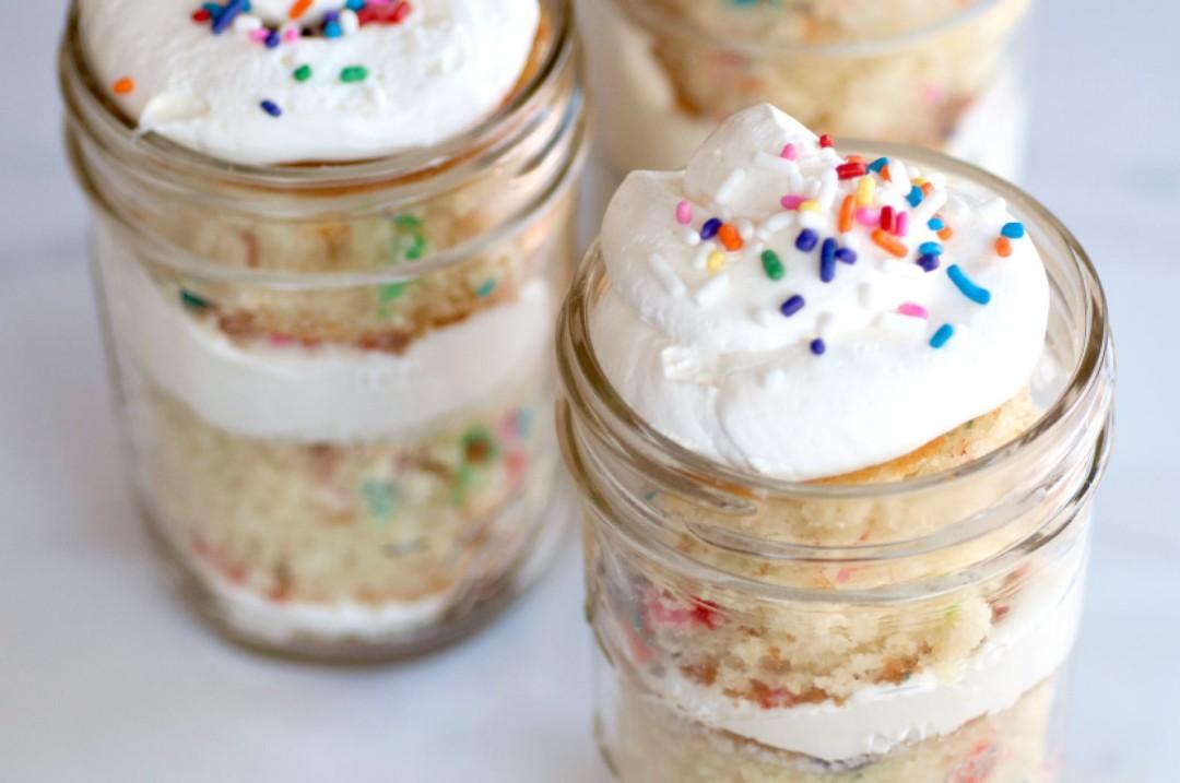 Funfetti Jar Cake, Food & Drinks, Homemade Bakes on Carousell