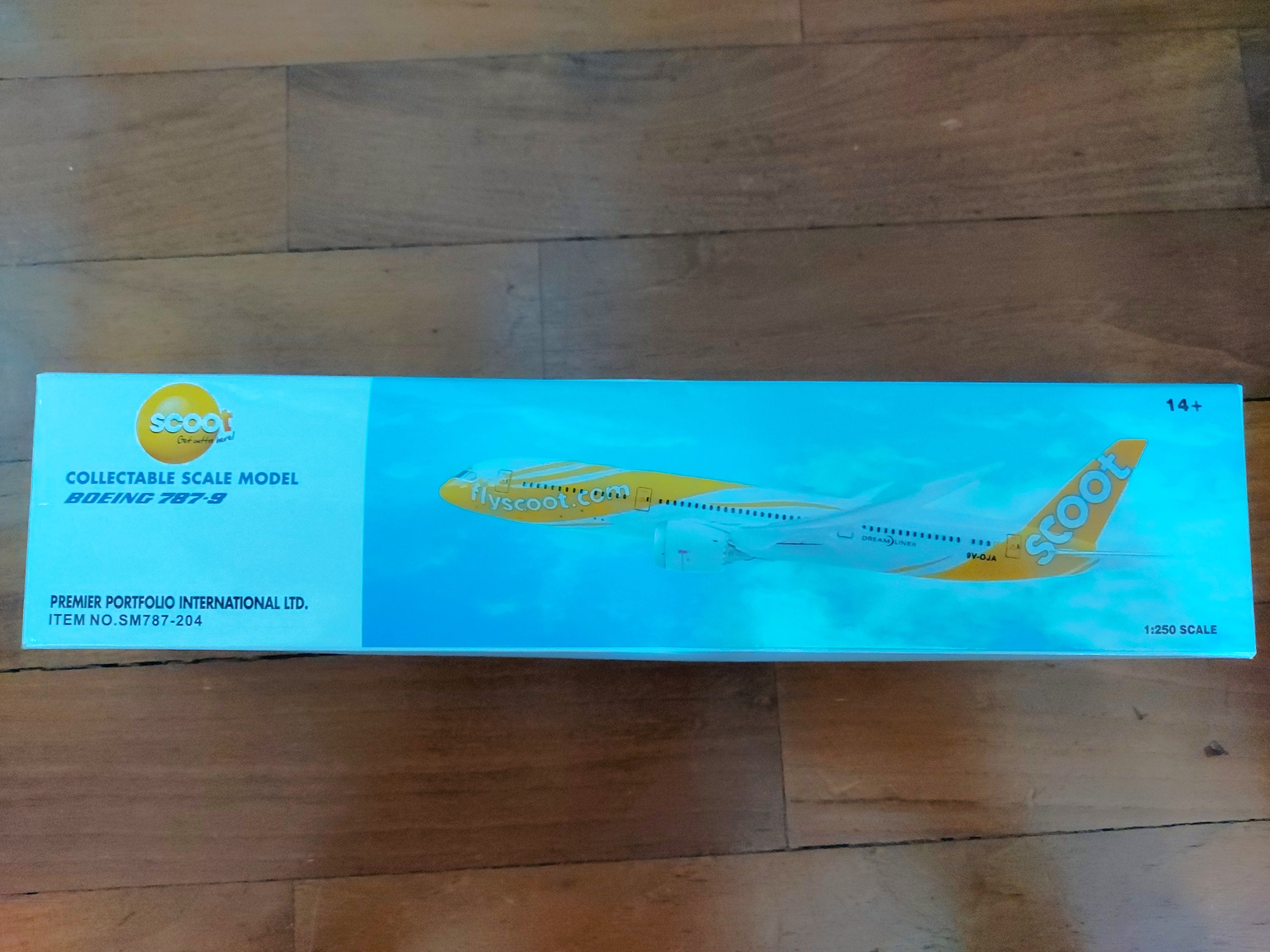 Premier Portfolio Scoot Boeing 787-9 Plastic 1:250 scale model, Hobbies ...