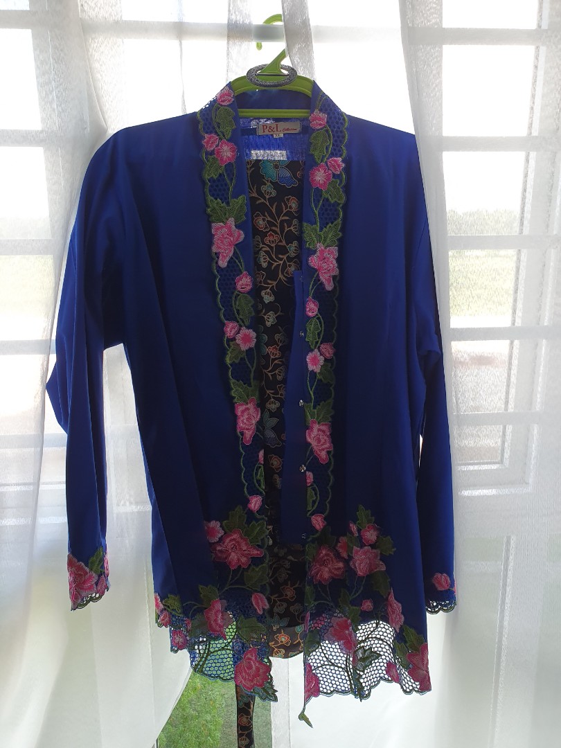 Navy blue kebaya, Women's Fashion, Dresses & Sets, Traditional & Ethnic ...