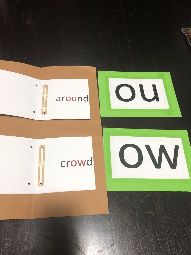 Pre-loved Montessori reading folders, Everything Else on Carousell