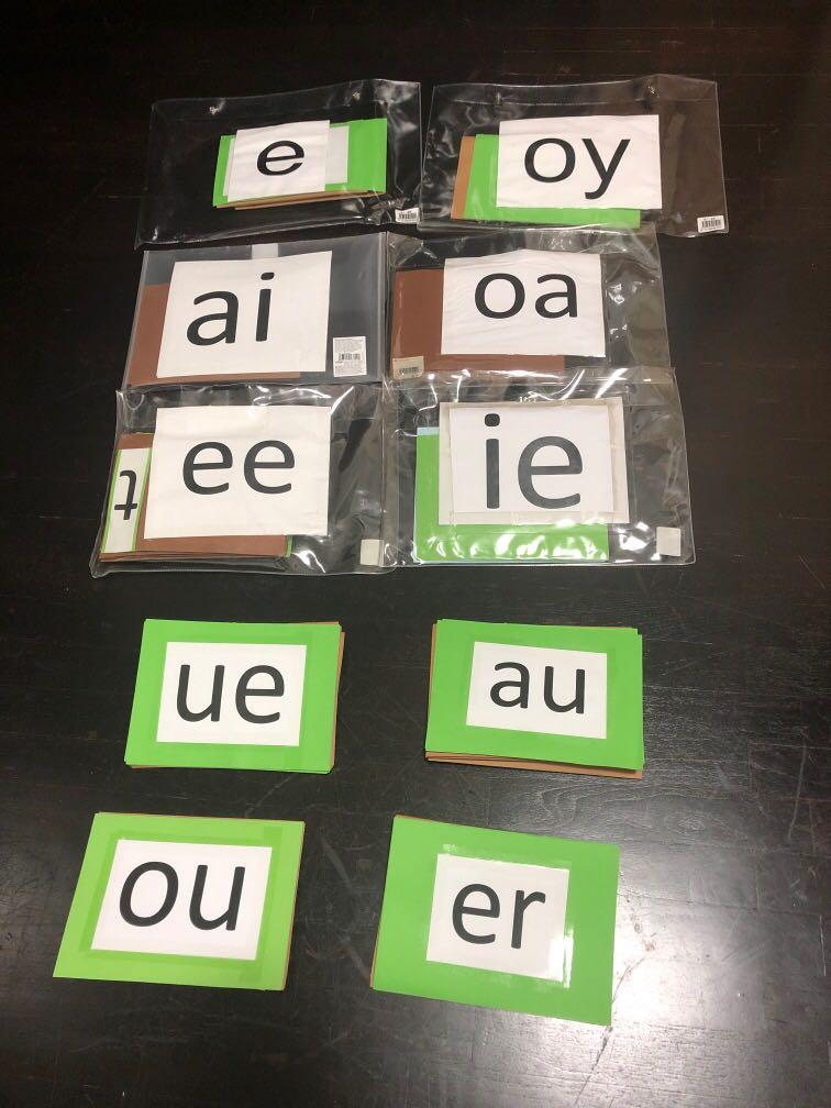 Pre-loved Montessori reading folders, Everything Else on Carousell