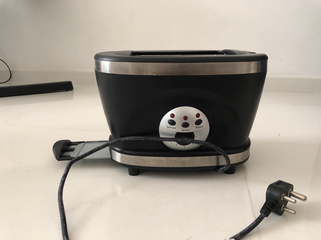 Croma Pop-up Toaster with crumb-tray, TV & Home Appliances, Kitchen ...