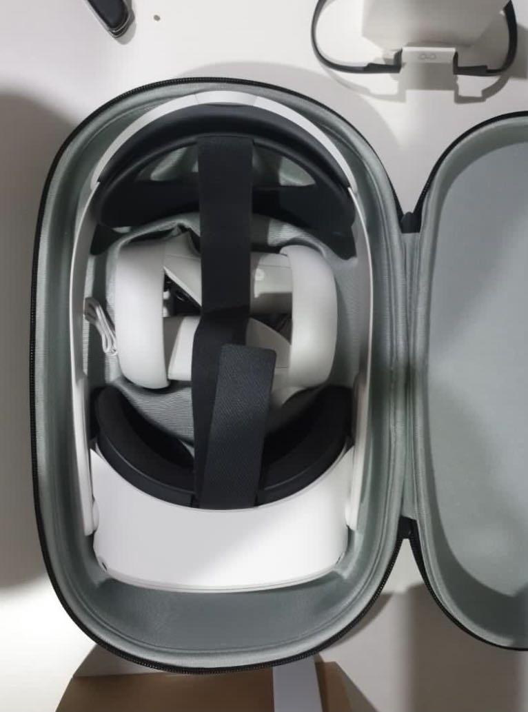 Oculus Quest 2 carrying case, Video Gaming, Gaming Accessories, Cases ...