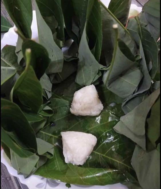 TAPAI PULUT DAUN GETAH, Food & Drinks, Local Eats on Carousell