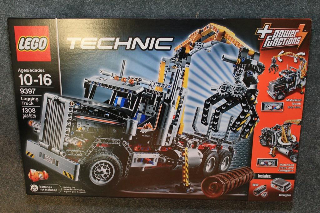 Lego 9397 - Technic Logging Truck (靚盒), 興趣及遊戲, 玩具 & 遊戲類 - Carousell