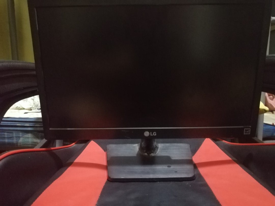 LG 18 inch Monitor, Computers & Tech, Desktops on Carousell
