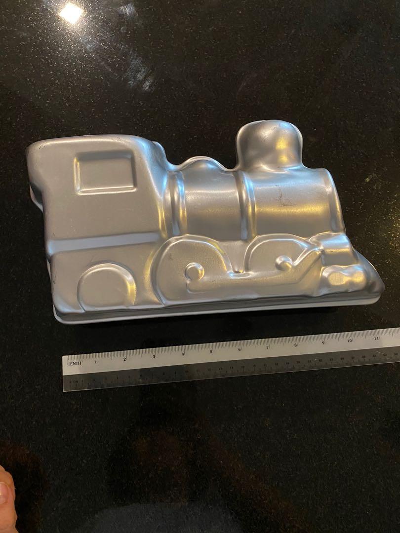 Cake pan - Thomas the Tank Engine, Furniture & Home Living, Kitchenware ...