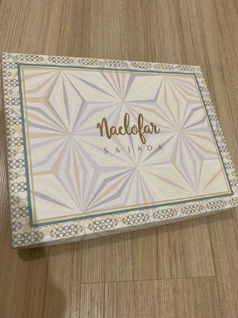 Kotak Sejadah Naelofar, Women's Fashion, Muslimah Fashion, Accessories ...