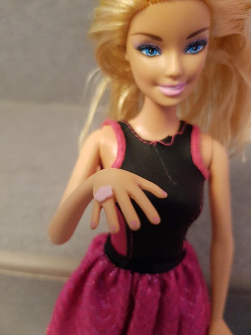 Barbie Doll color changing set, Hobbies & Toys, Toys & Games on Carousell