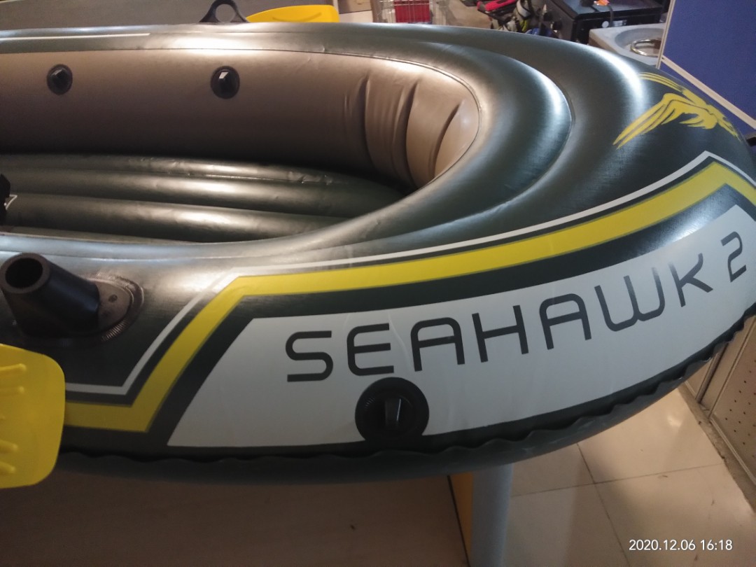 Inflatable boat with 2 paddle Seahawk 2 intex Pm me for more info ...